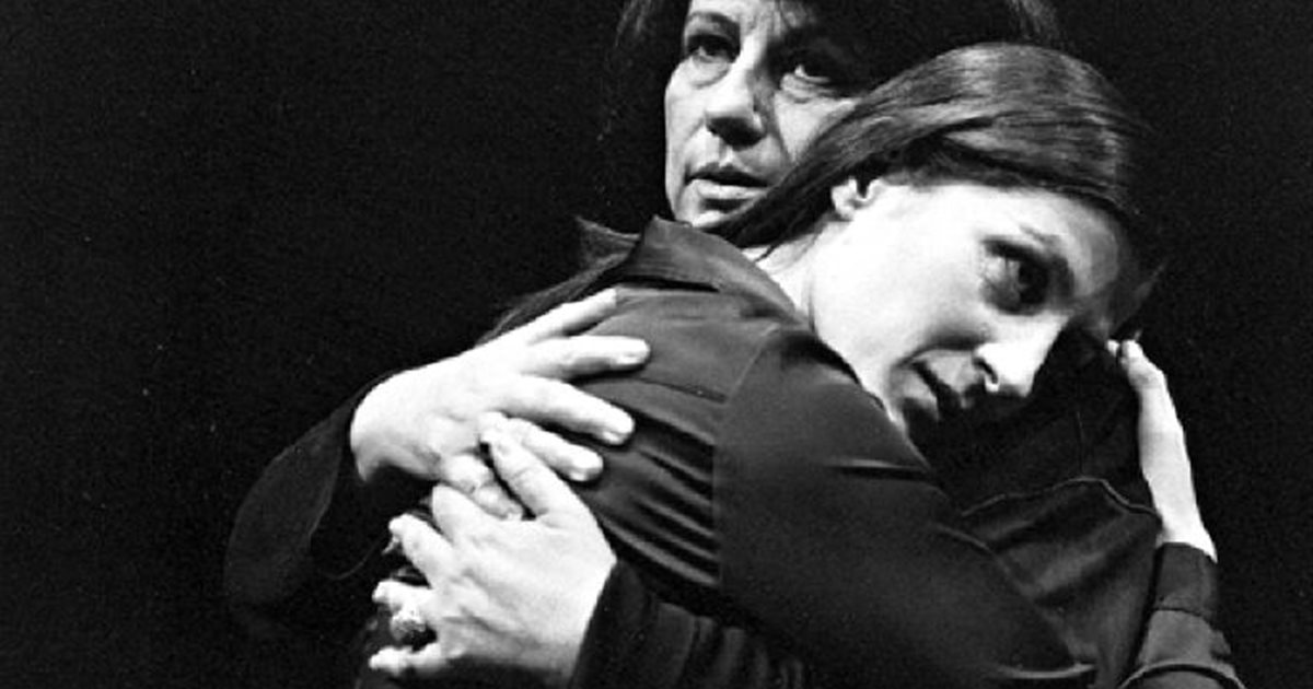 «ΔΥΟ ΓΥΝΑΙΚΕΣ ΧΟΡΕΥΟΥΝ» - Polis Magazino