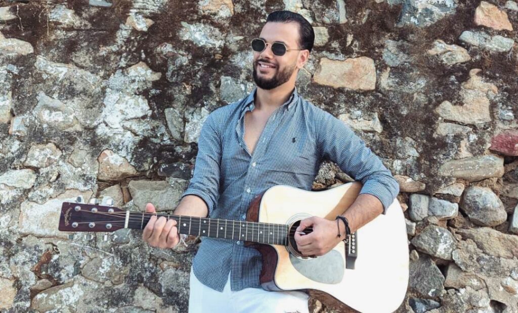 Βεζακιάδης Νίκος: "Ειμαι ο εμπνευστης του ρευματος neonaive,(νεοαφελες ...