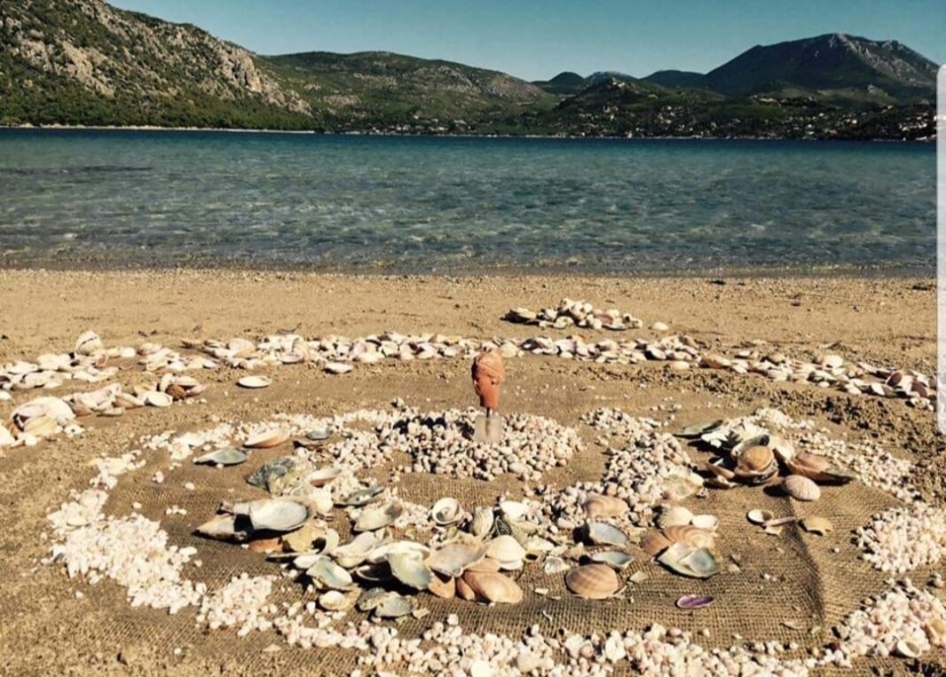 Η Έλλη Χούσου Μωραΐτη συμμετέχει στην εικαστική έκθεση «ΤΟΠΙΟΓΡΑΦΙΑ: η ...