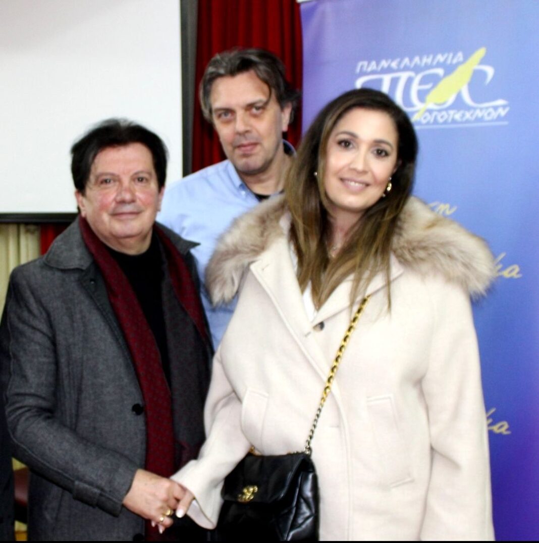 Απονομή τιμητικής διάκρισης στον Κώστα Ευαγγελάτο από την Πανελλήνια ...